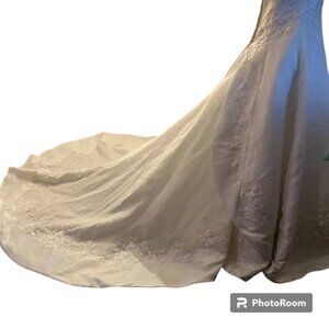 Demetrios Dresses Ilissa White Wedding Dress By Demetrios Size